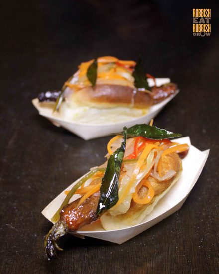 Pyxiemoss, Clarke Quay: Smelly Cat, Smelly Cat, What Are They Feeding ...